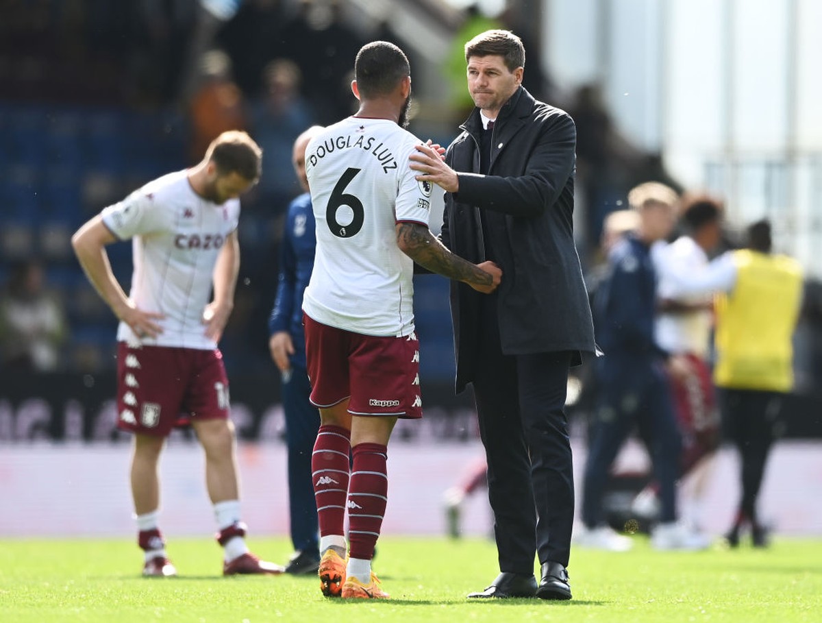 Gerrard comenta especulações sobre futuro de Douglas Luiz no Aston ...