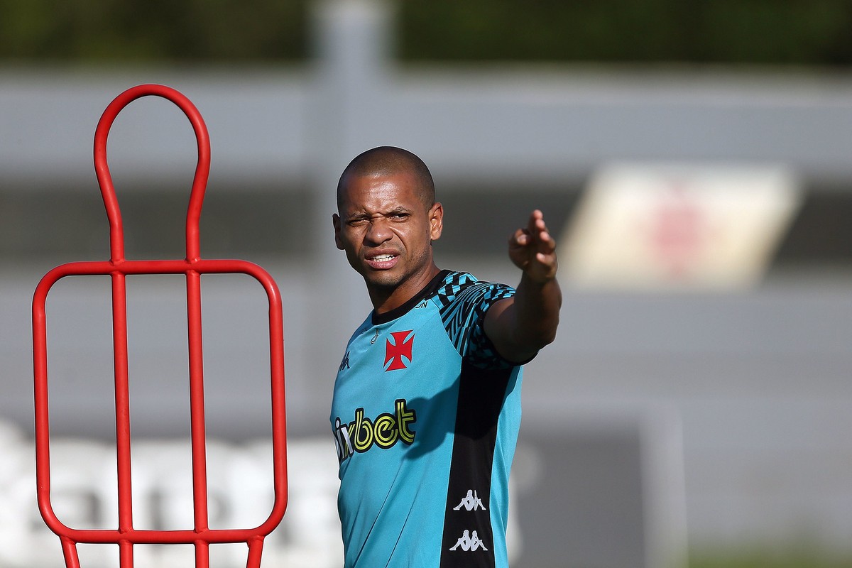 Vasco encaminha saída do lateral-esquerdo Edimar para o CRB | vasco | ge