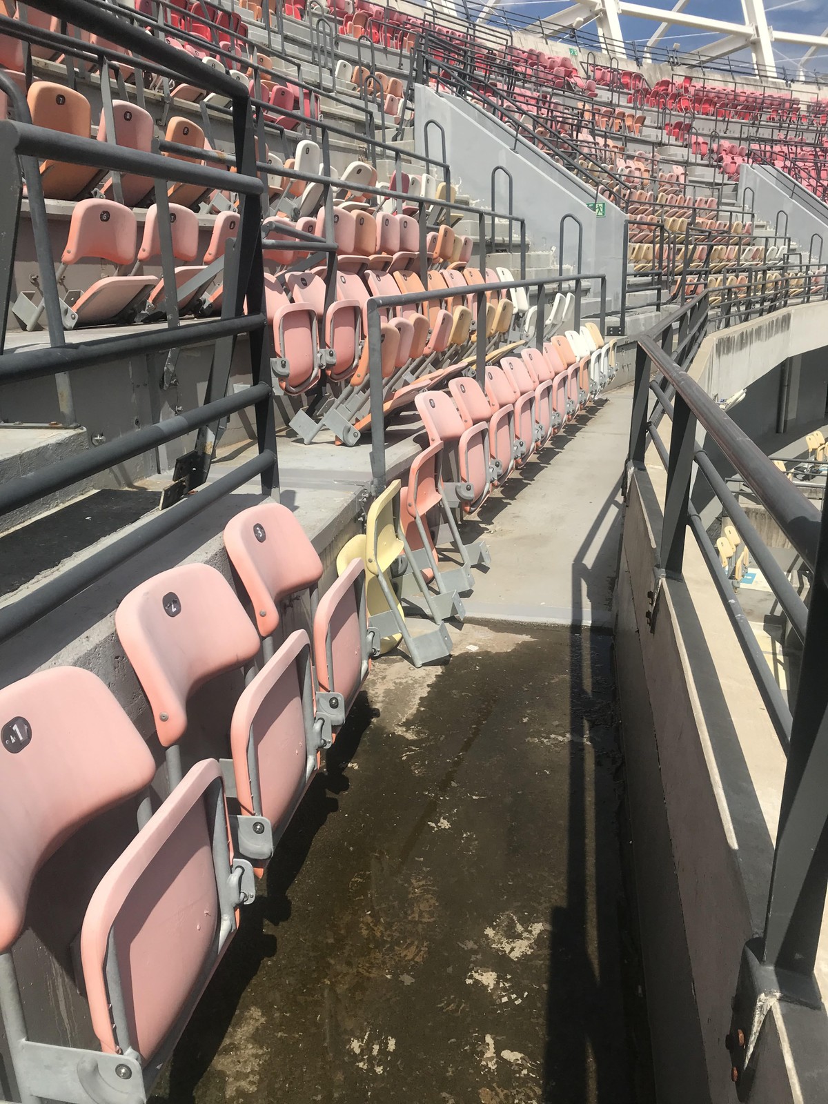 Obra parada, 1001 falhas e mato crescendo: Parque Olímpico coleciona ...