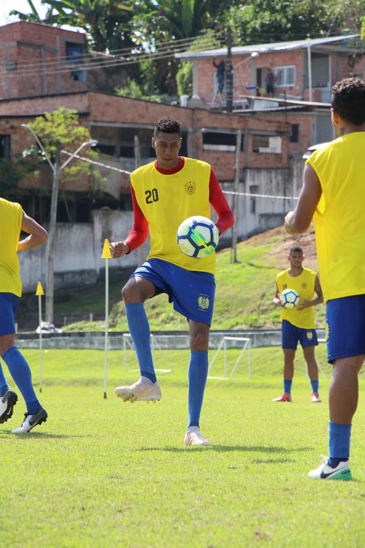 Zagueiro Rafael Vitor, vinculado ao Nacional, é o novo reforço do ...