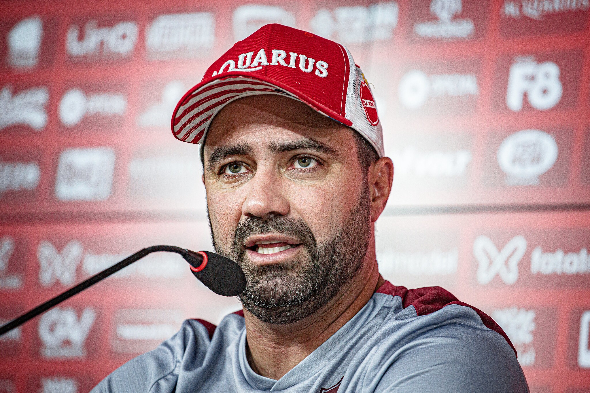 Após novo tropeço, Lacerda pede desculpa à torcida do Vila: "Todo mundo ...