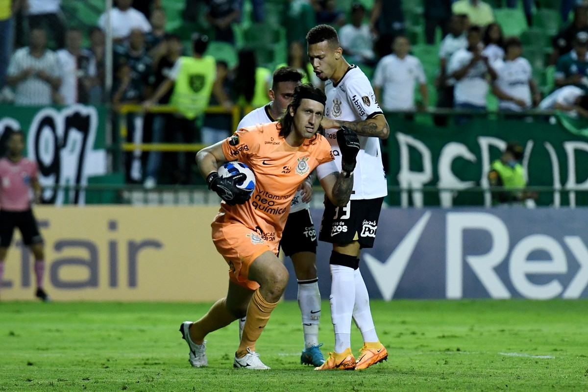 Corinthians volta a ficar três jogos sem levar gol após mais de um ano ...