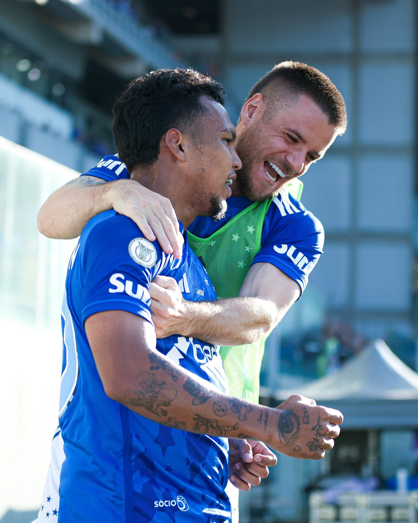 Cruzeiro inicia reformulação e anuncia cinco saídas para 2025; veja lista