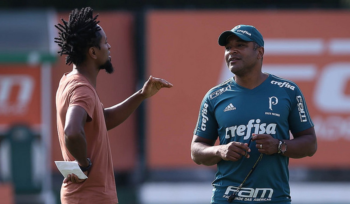 Agora "Seu José", Zé Roberto dá primeiros passos em novo cargo no ...
