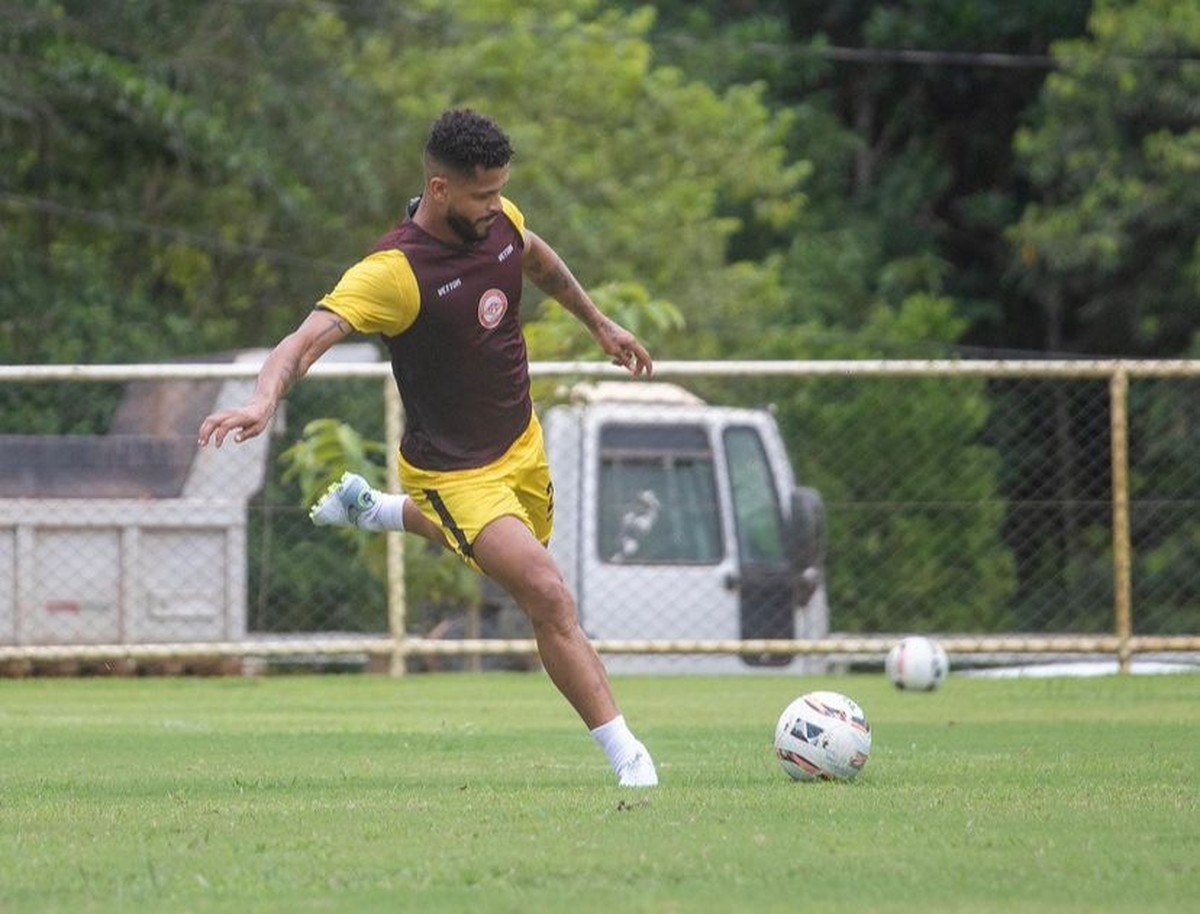 Elton comemora título após lesão e busca sequência no Tombense ...