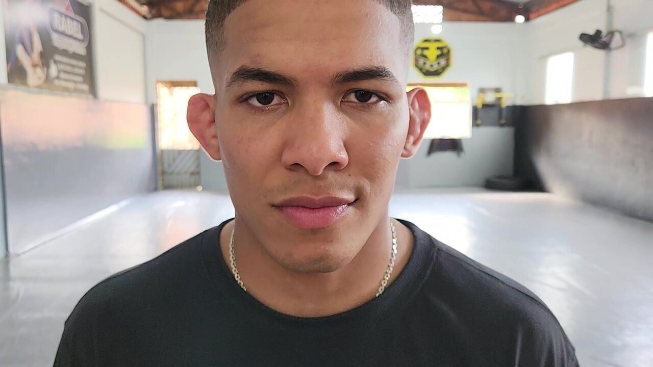 Após conquistar vaga no UFC, Matheus Camilo volta ao AC e revê amigos ...