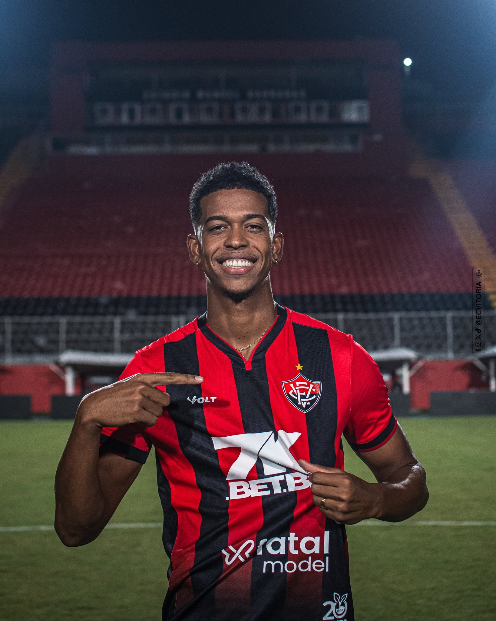 Atuações: Ex-Flamengo, Carlinhos marca na estreia e decide para o ...