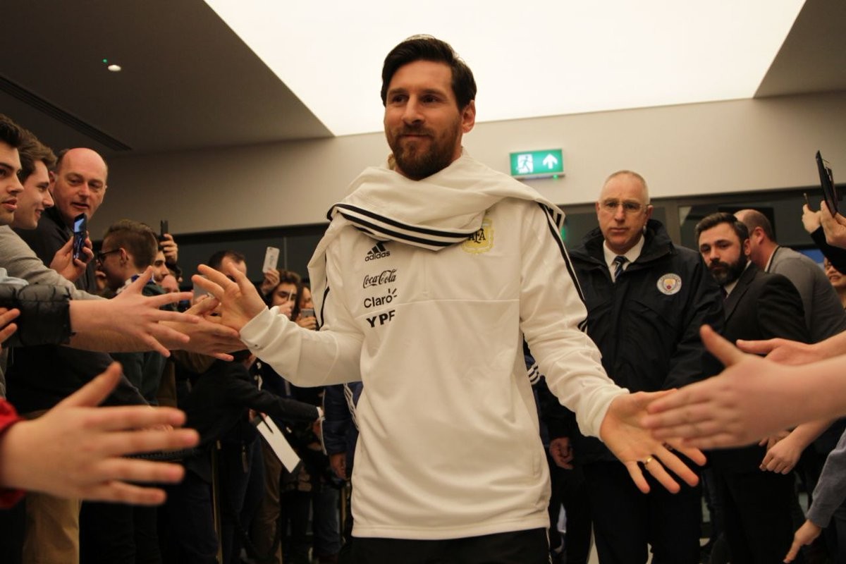 Torcedor que tatuou rosto de Messi promete nova tatuagem em caso de ...