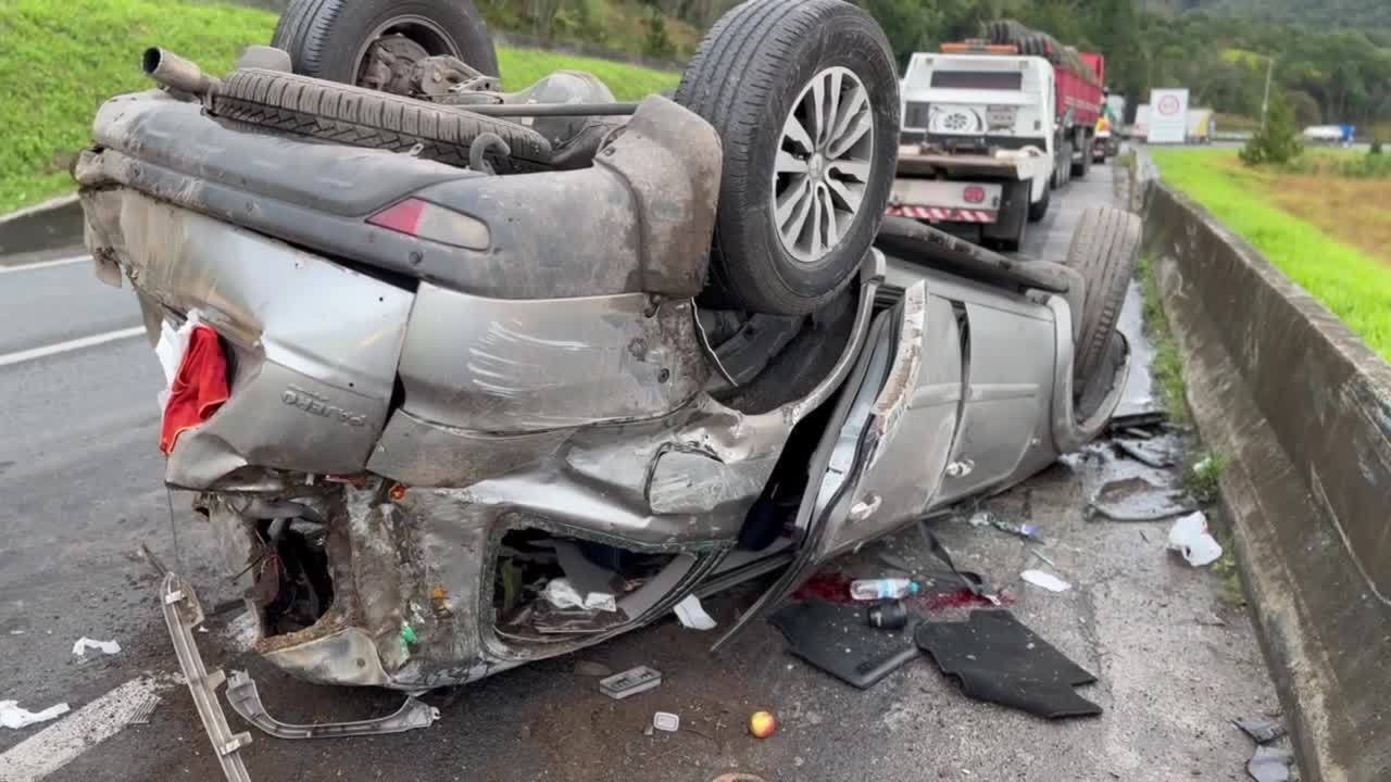 Dunga e esposa deixam o hospital após acidente de carro no Paraná | Ge