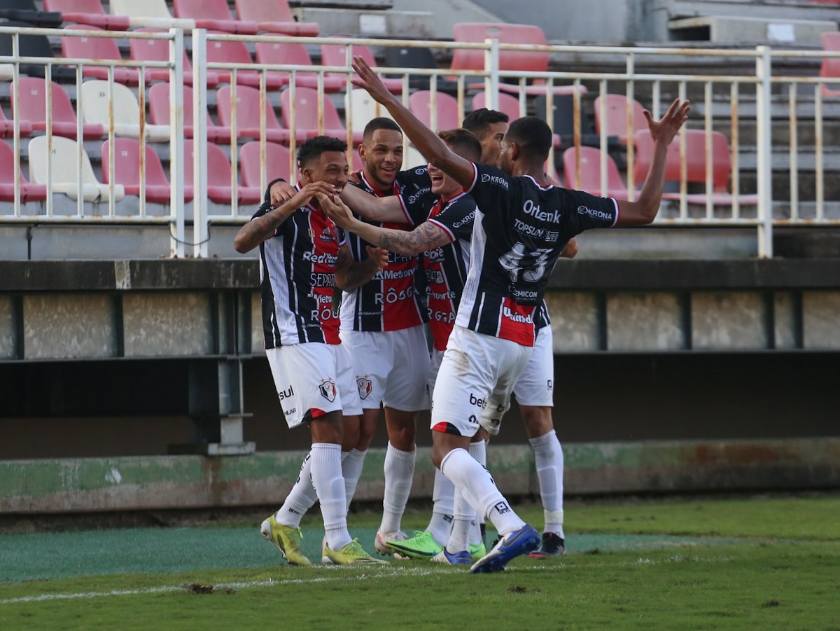 Douglas Packer e Caio Monteiro marcam e garantem vitória do Joinville ...