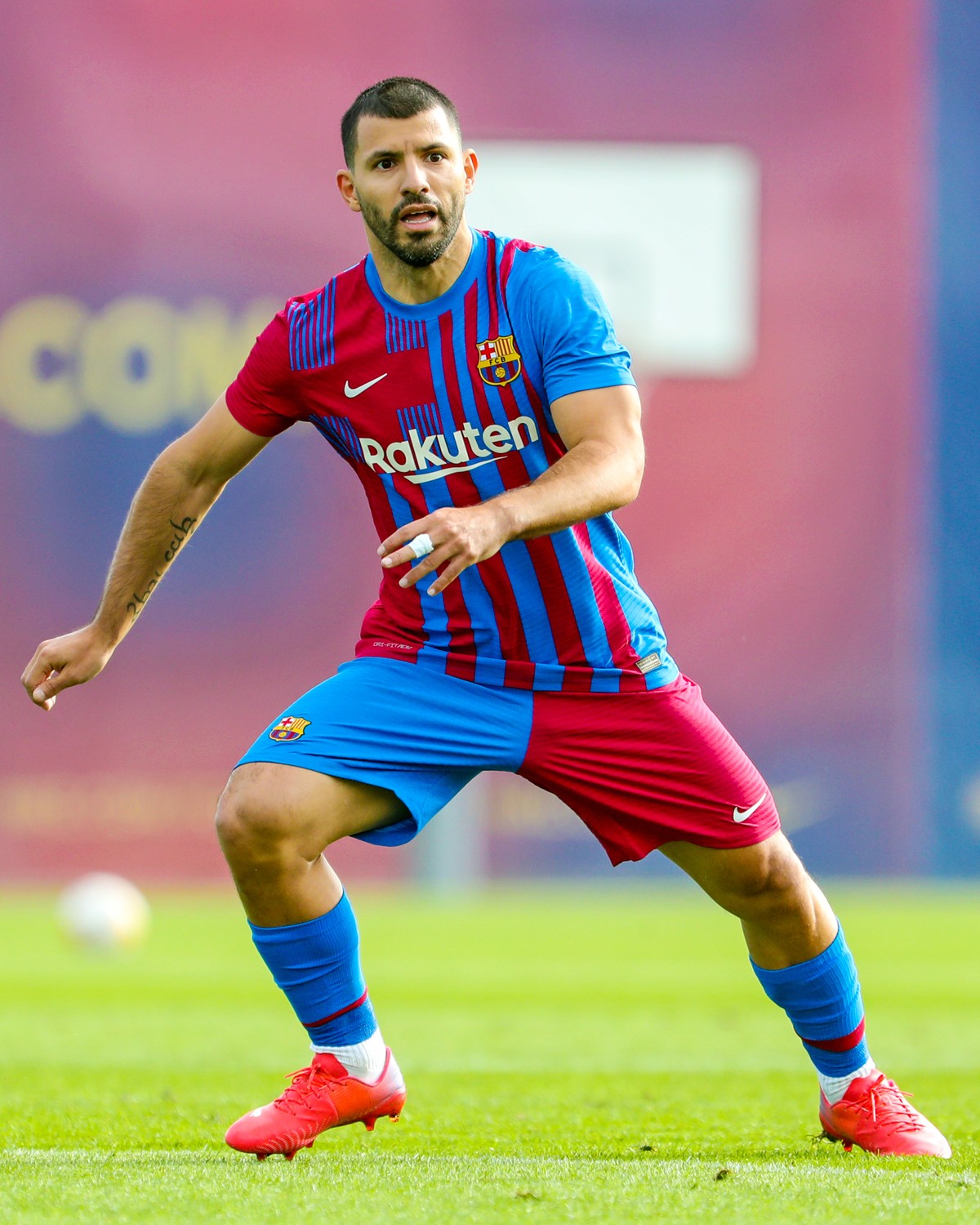 Agüero estreia pelo Barcelona em jogo-treino e marca primeiro gol pelo ...