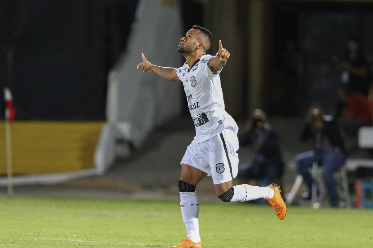 Autor de um gol na disputa da Série C, atacante Gil deixa o Treze ...