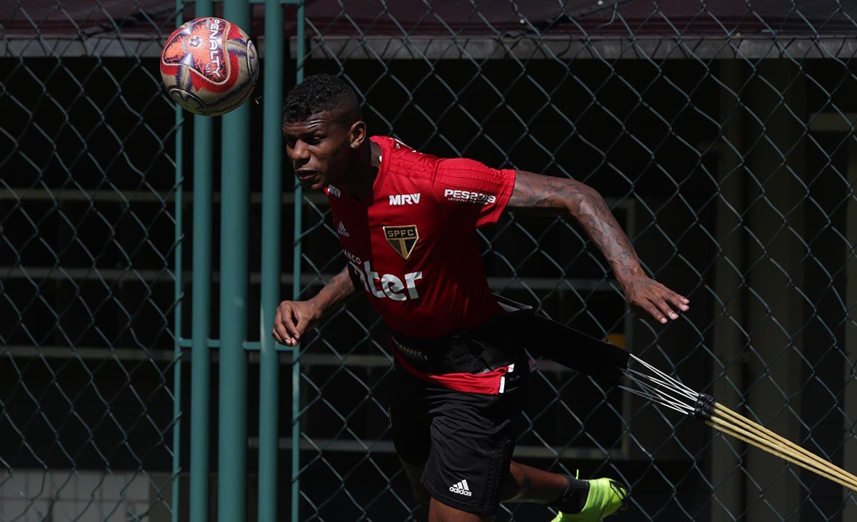 Arboleda crê em classificação e não pensa em despedida do São Paulo ...
