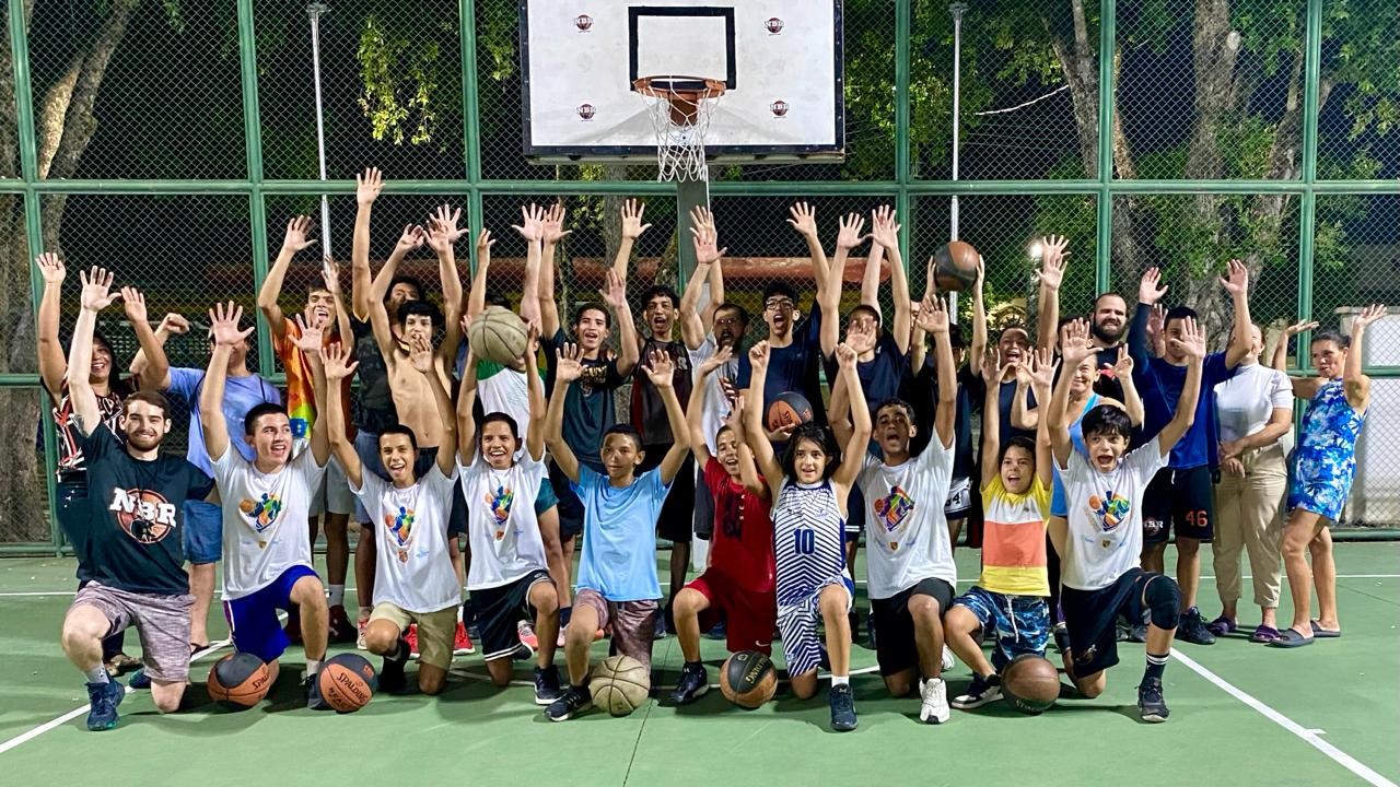 Aulas gratuitas de basquete são ofertadas em cinco praças de Boa Vista | Ge