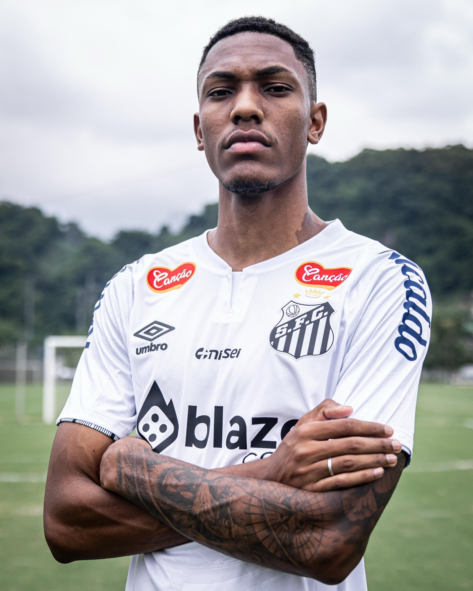 Santos anuncia a contratação do zagueiro Luisão | Ge