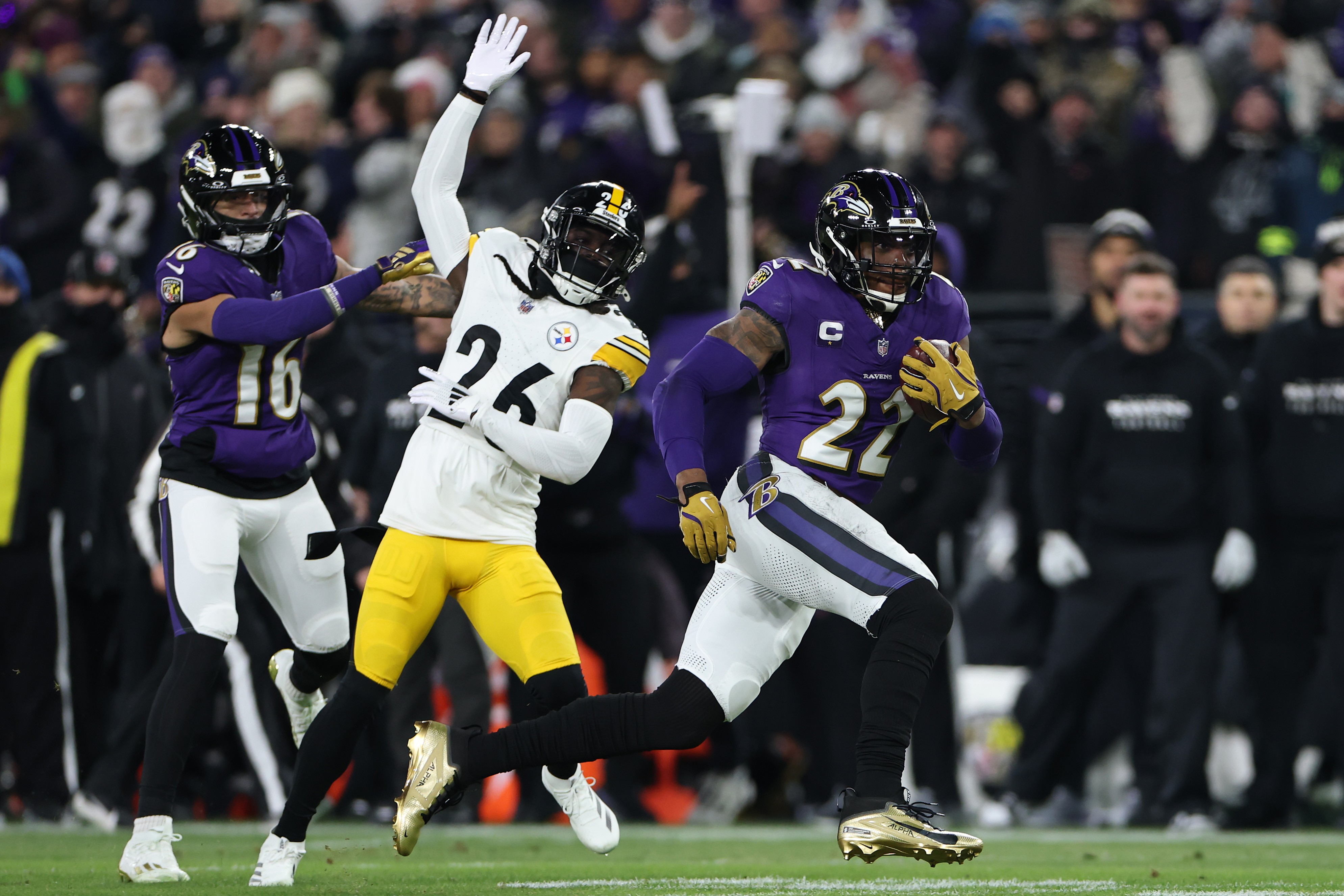 NFL: Derrick Henry atropela Steelers, e Ravens avançam nos playoffs | Ge