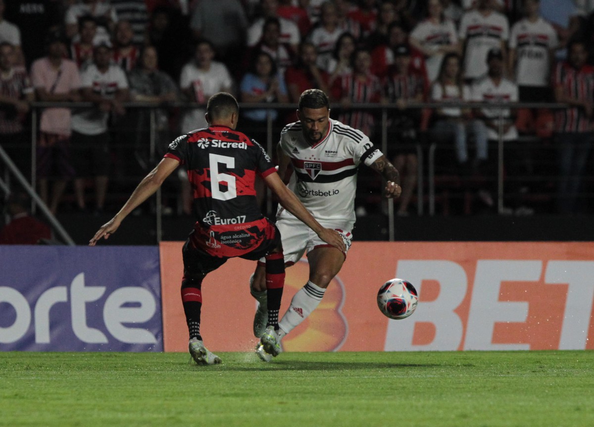 Elogiado por Ceni, Wellington Rato tem chance para embalar no São Paulo ...