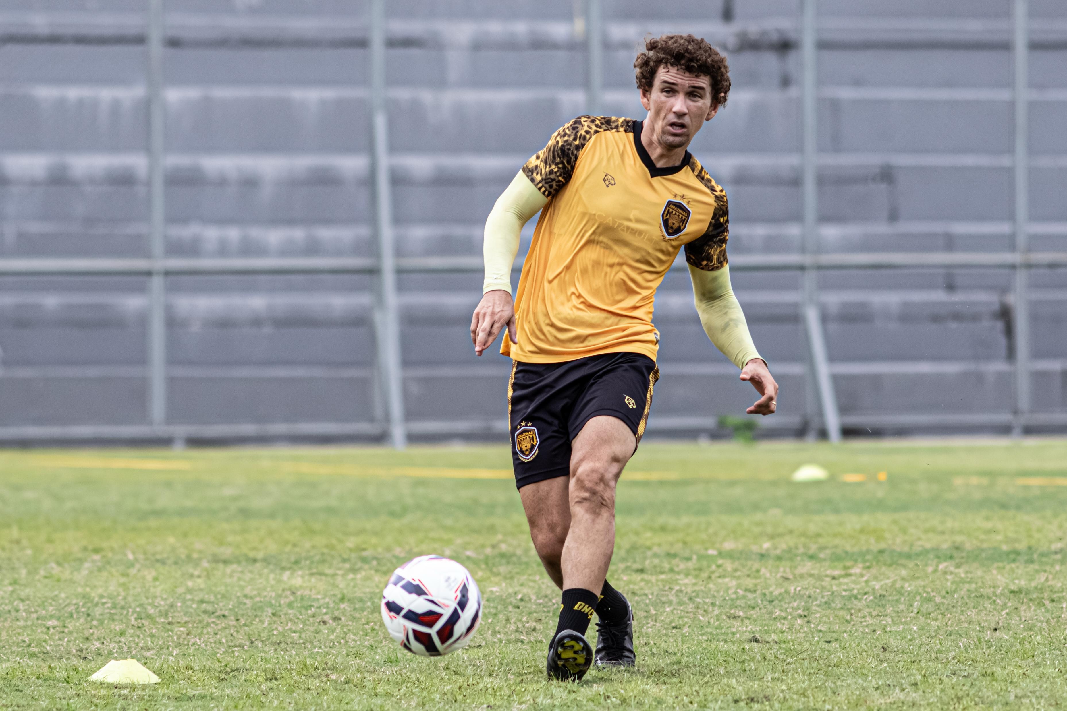 Fabiano desfalca o Amazonas contra o Goiás; Carlos Akapo e Henrique ...