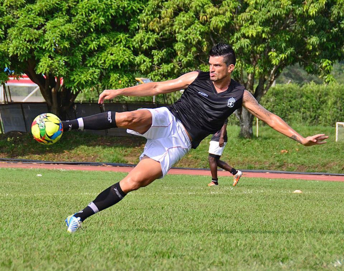 Atacante com experiência na Colômbia, Flávio Carvalho reforça o ...