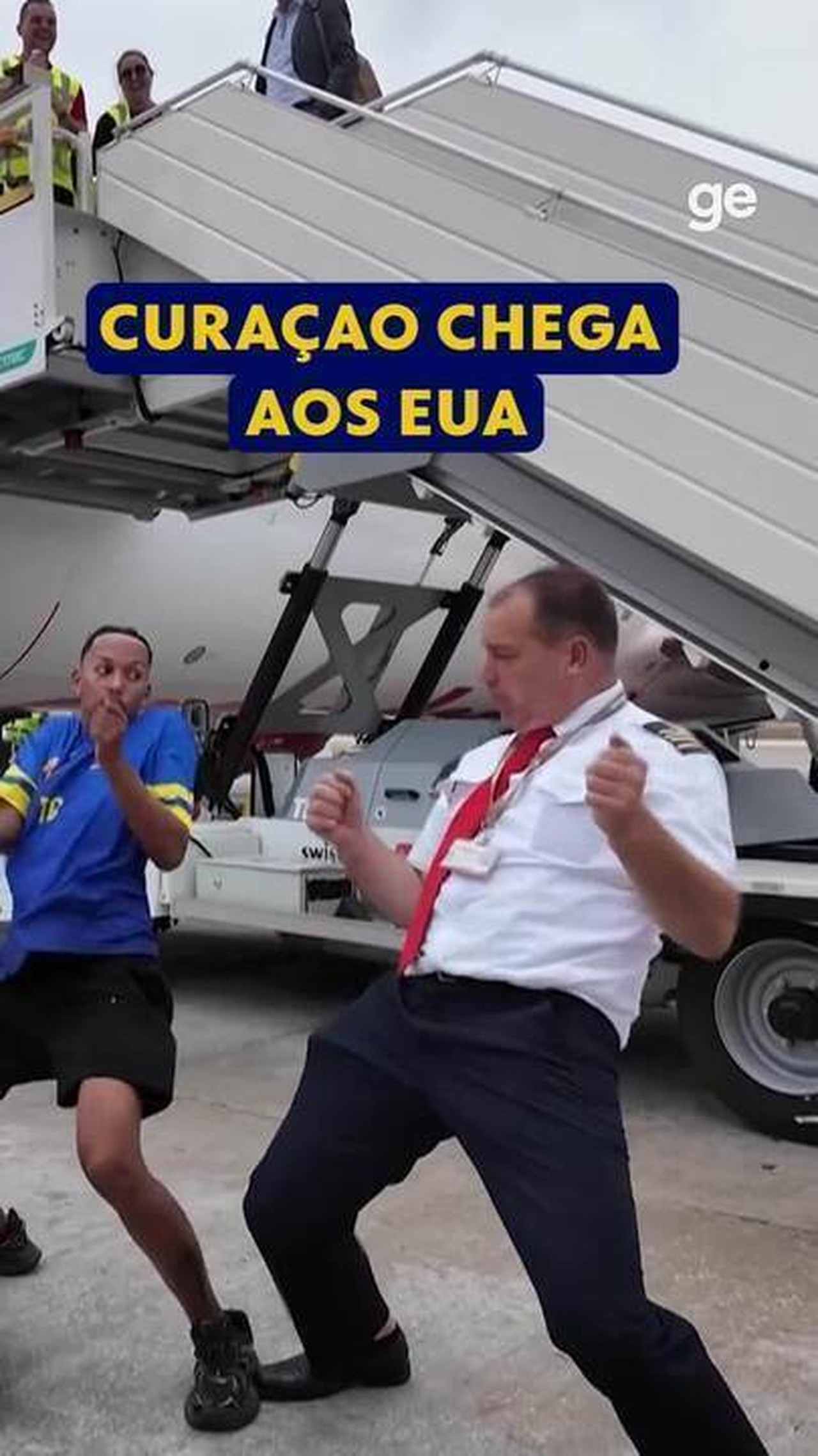 Piloto de avião dança com elenco de Curaçao na chegada aos EUA; veja | Ge
