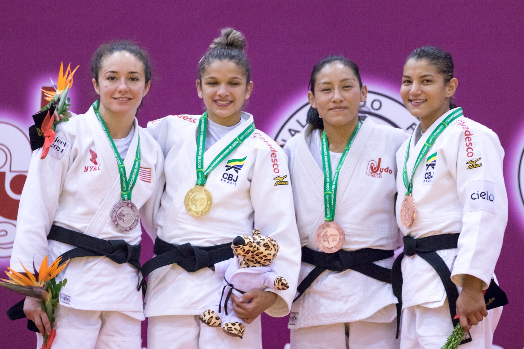 Larissa Pimenta e Daniel Cargnin conquistam ouro, e Brasil estreia no ...