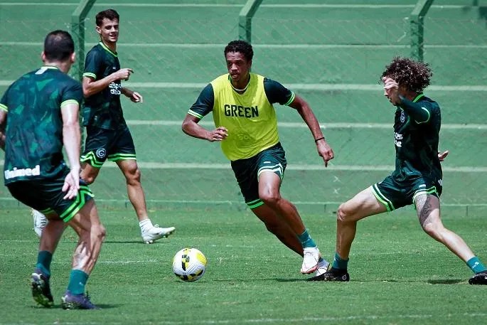 Paysandu confirma contratação do volante Carlos Maia, ex-parceiro de ...
