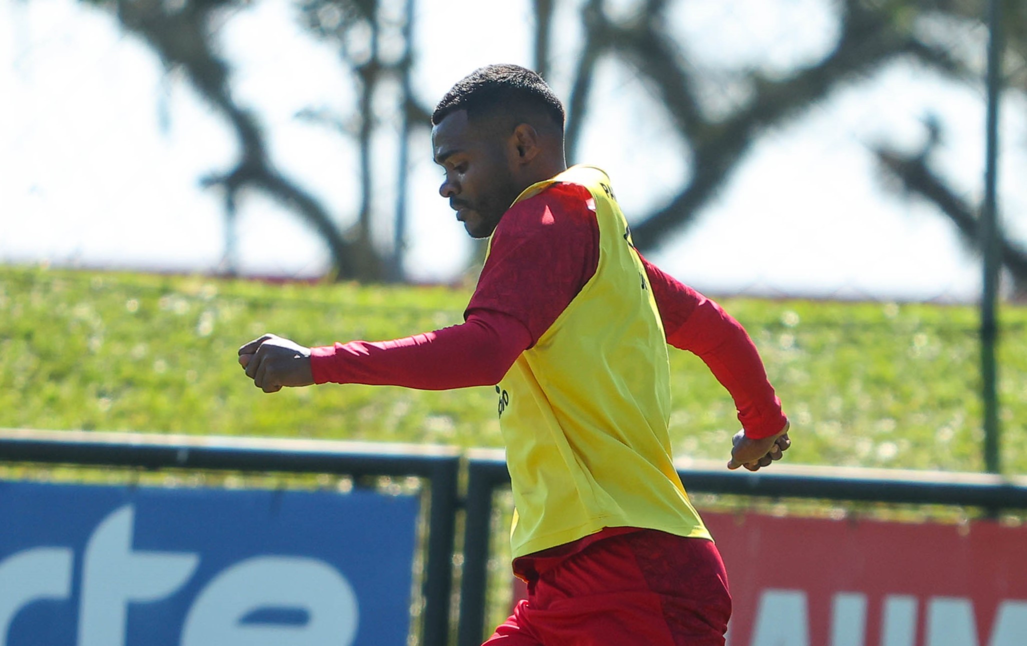 Nikão afastado no Athletico: os bastidores da decisão do técnico Martin ...
