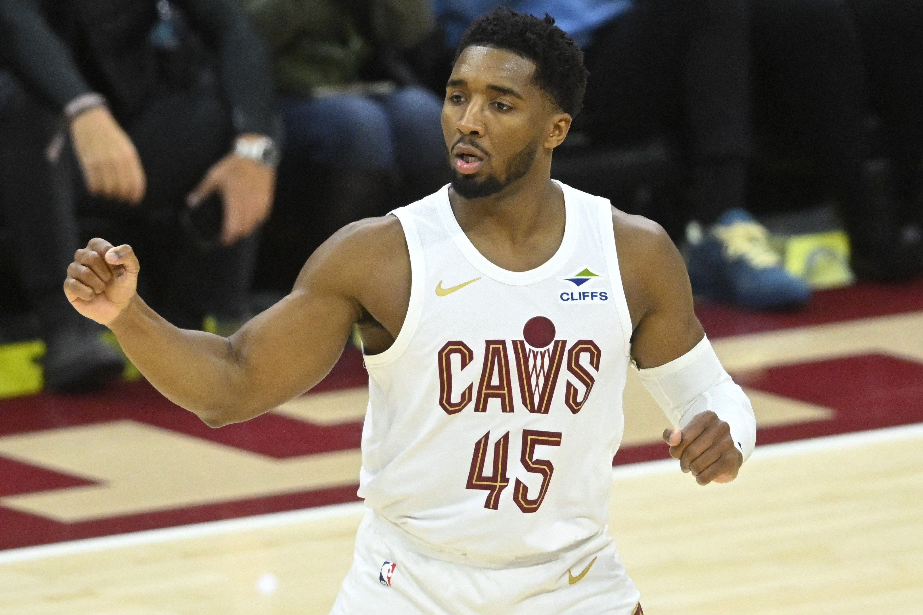 NBA: Donovan Mitchell faz bandeja de 360º em Cavs x Bulls | nba | ge