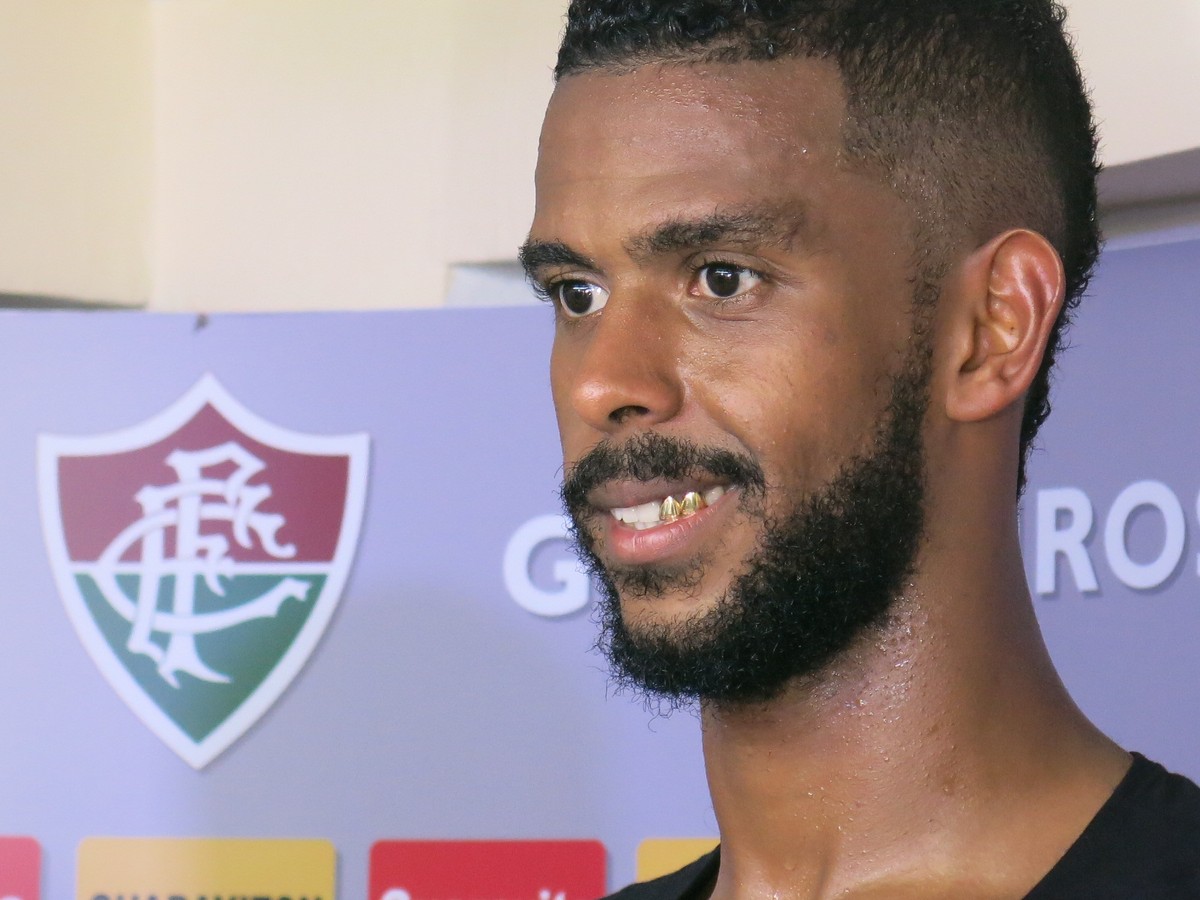 Samba, dente de ouro e futebol: quem é o aniversariante Renato Chaves