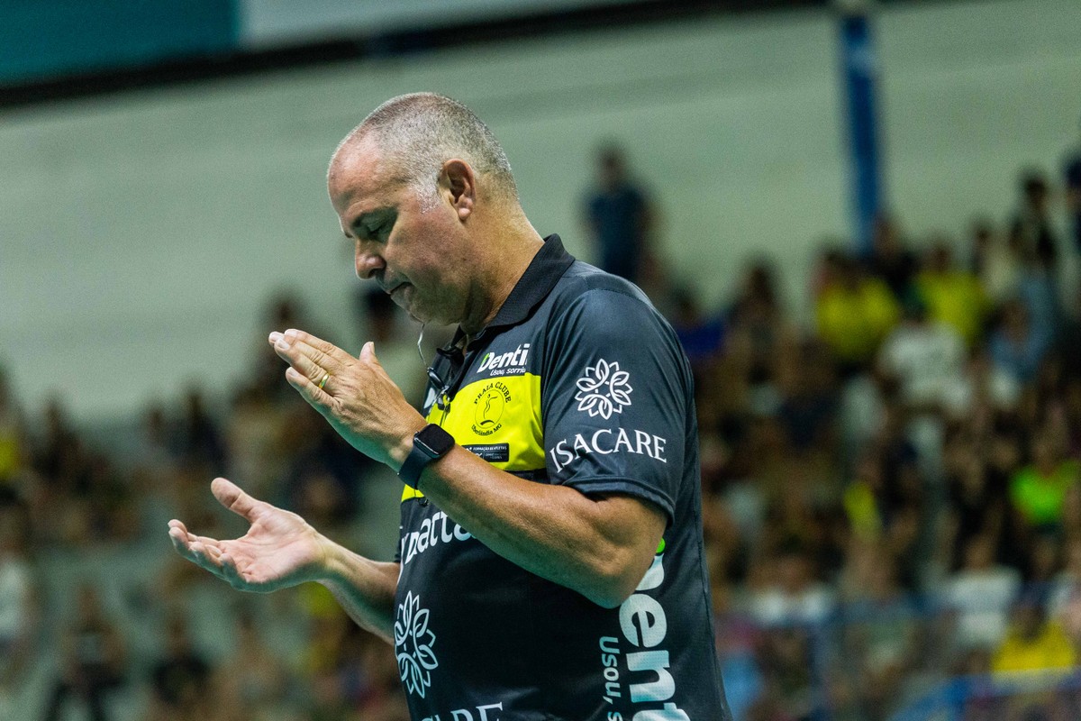 Multicampeão no vôlei feminino, Paulo Coco exalta Isabel: "Ícone da ...