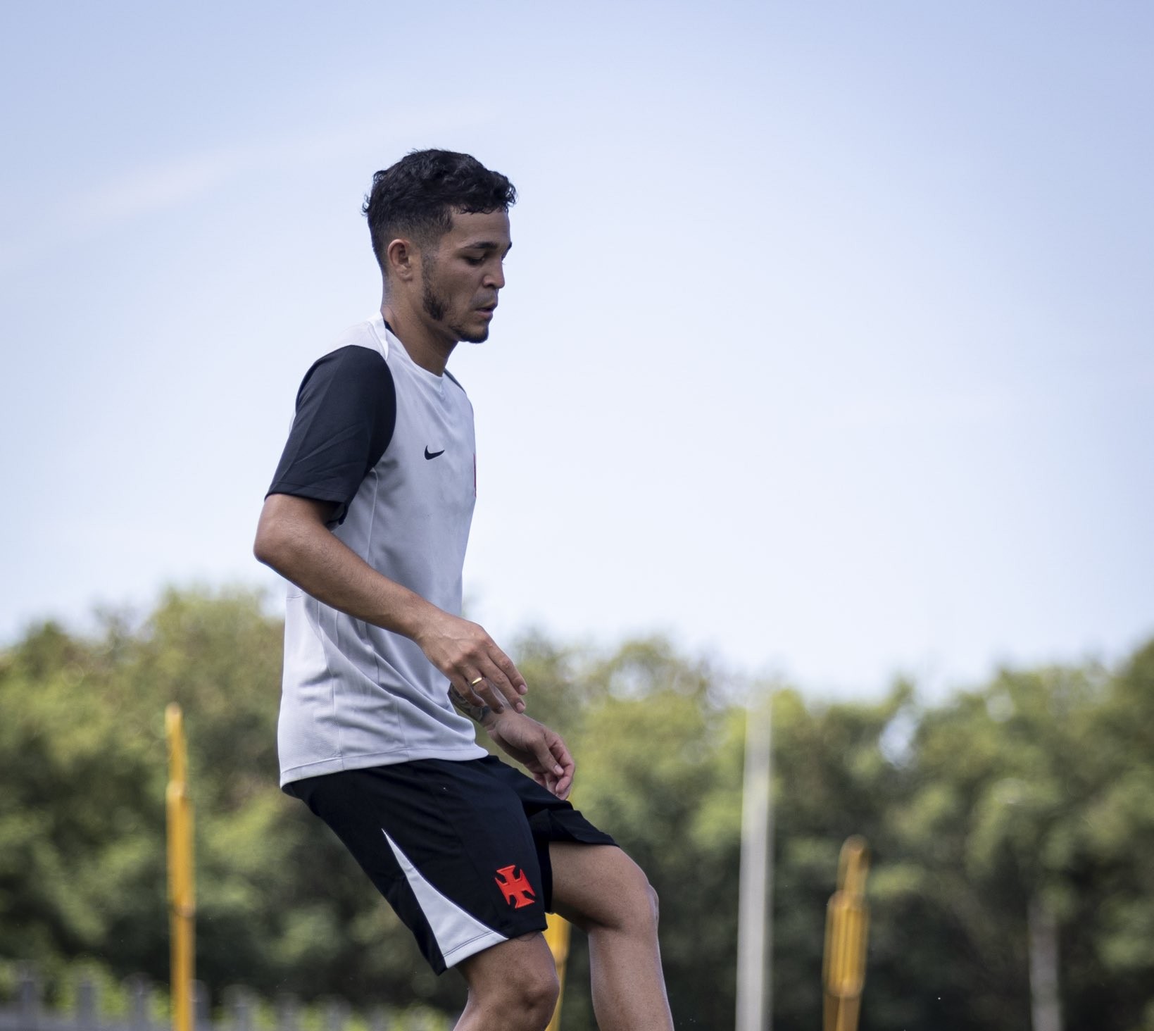 Quando Adson voltará a jogar pelo Vasco? Veja como está a recuperação ...