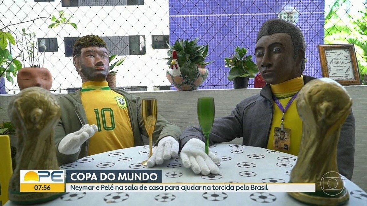 Em clima de Copa, artista plástica confecciona bonecos de Neymar, Pelé ...