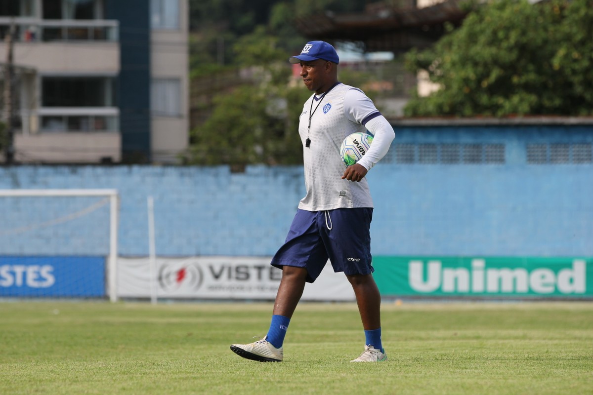 Técnico do Vitória-ES, Rodrigo César faz seu primeiro jogo de Copa do ...