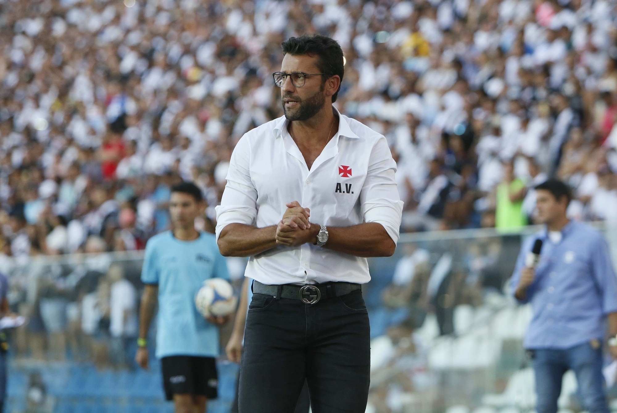 Com apoio interno, Valentim vira alvo da torcida do Vasco e adota ...