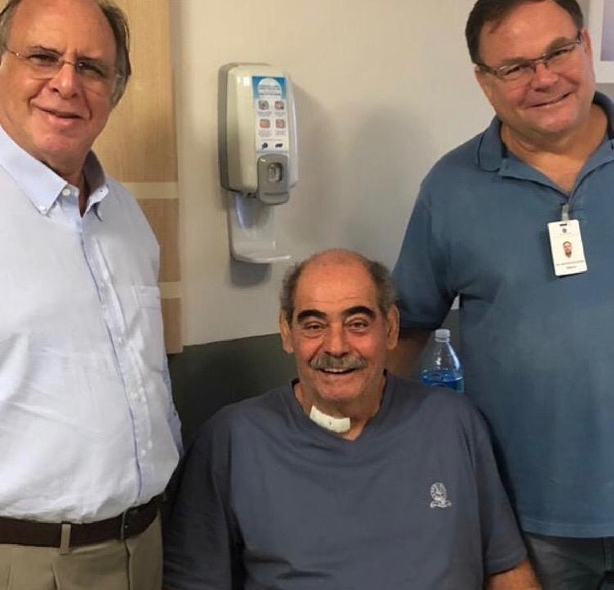Aos 73 anos, Roberto Rivellino realiza cirurgia na coluna em São Paulo ...