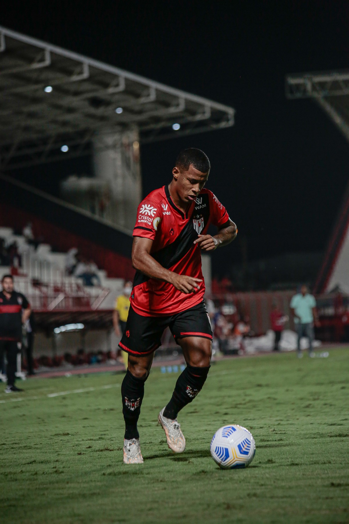 Arthur Gomes celebra atuação como meia e quer mais uma vitória para o ...