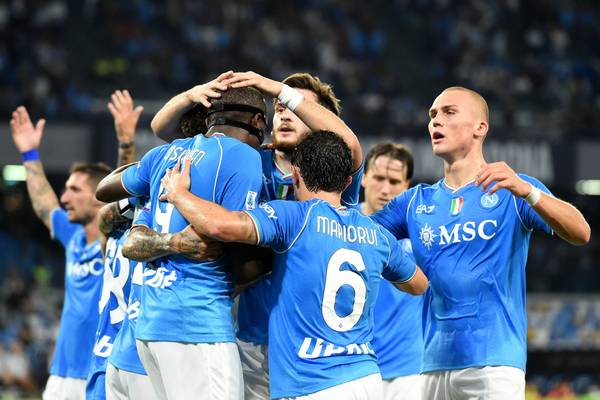 Osimhen marca em vitória do Napoli e recebe apoio dos companheiros ...