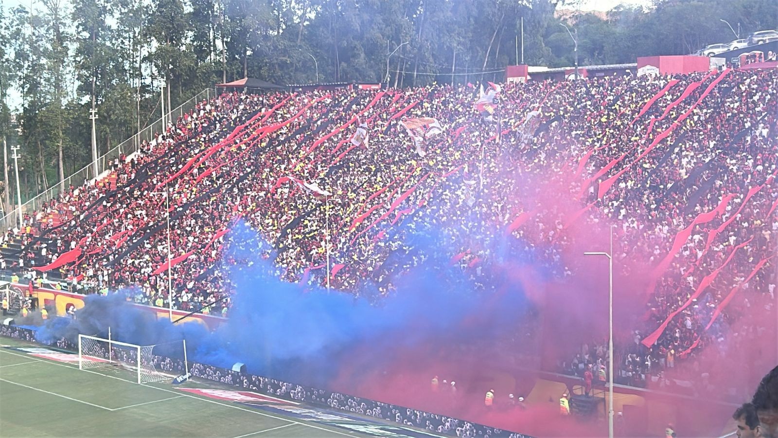 Vitória rescinde contrato com empresa após fumaça azul no Ba-Vi | Ge