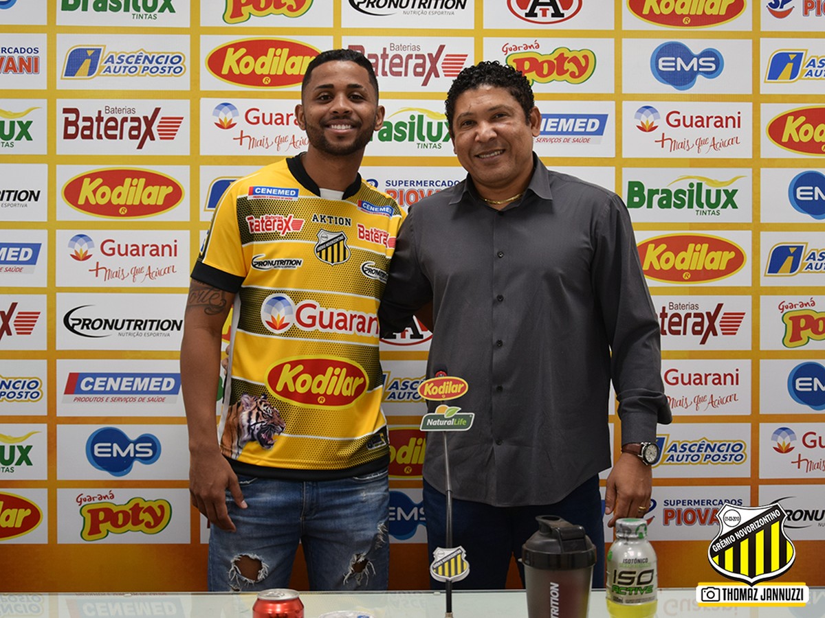 Com passagem pelo Corinthians, Rodrigo Sam é apresentado no ...