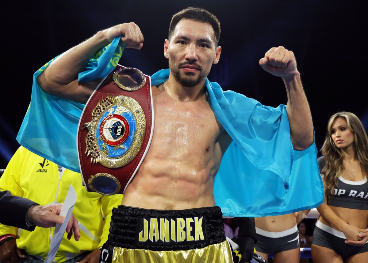Boxe: Janibek Alimkhanuly mantém cinturão dos médios ao nocautear ...