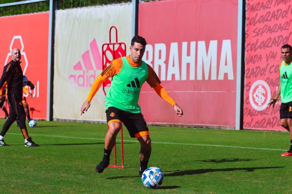 Com lesão muscular, Hugo Mallo desfalca o Inter por três semanas ...