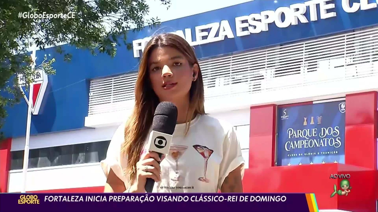 CEO do Fortaleza presenteia Ancelotti com camisa em evento da CBF | Ge