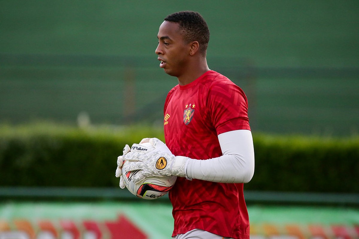 Substituto de Mailson, Carlos Eduardo busca volta por cima com Sport: "Motivado e confiante ...