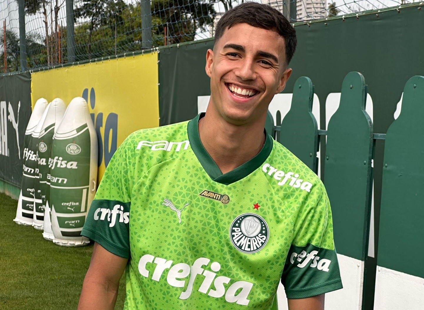 Vitor Reis termina o ano em alta, e Palmeiras não abre mão do zagueiro ...