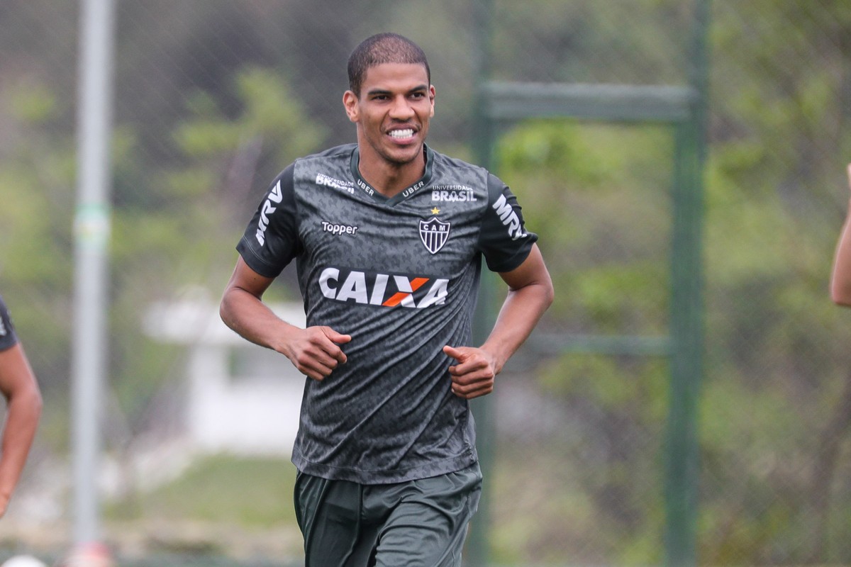 Leonardo Silva renova até o fim do Mineiro e depois terá cargo na ...