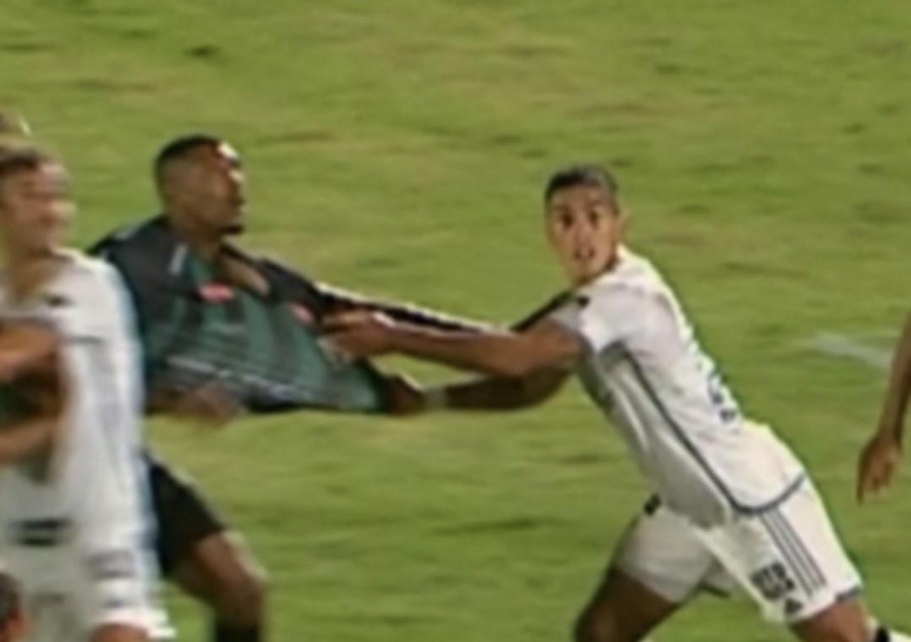 Maringá ironiza árbitro por não pênalti contra o Atlético-MG | Ge