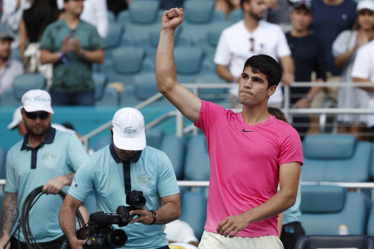 Alcaraz vence e vai às oitavas do Masters 1000 de Miami | tênis | ge
