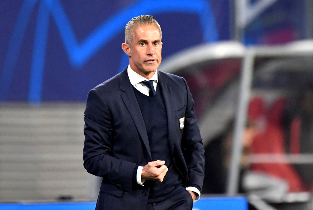 Sylvinho prega paciência por nova chance após experiência curta no Lyon ...