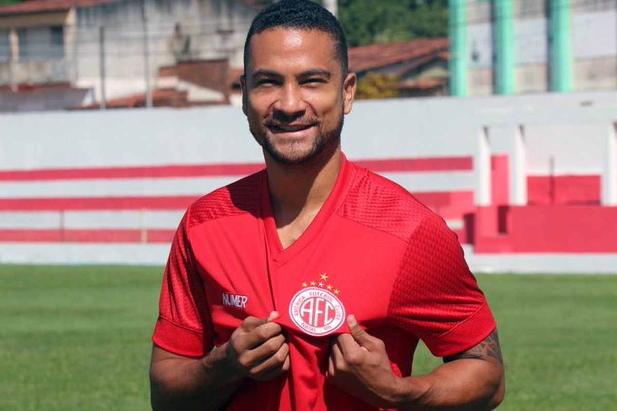 Ex-ABC, volante Felipe Guedes é apresentado pelo América-RN | américa-rn | ge