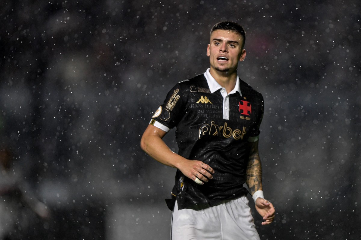 Vasco vai tentar acordo com a CBF para ter Gabriel Pec contra o ...